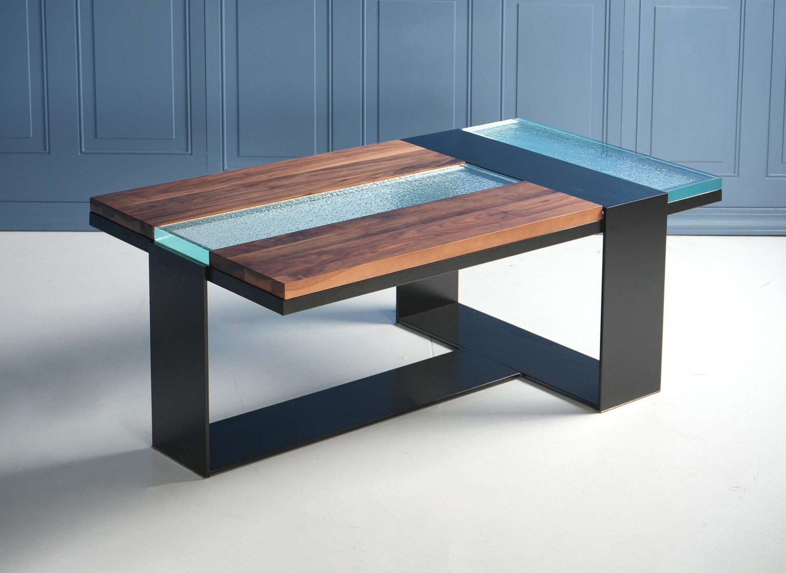 Charleston Forge Living Room Fisher Cocktail Table 7930 - Klingman's