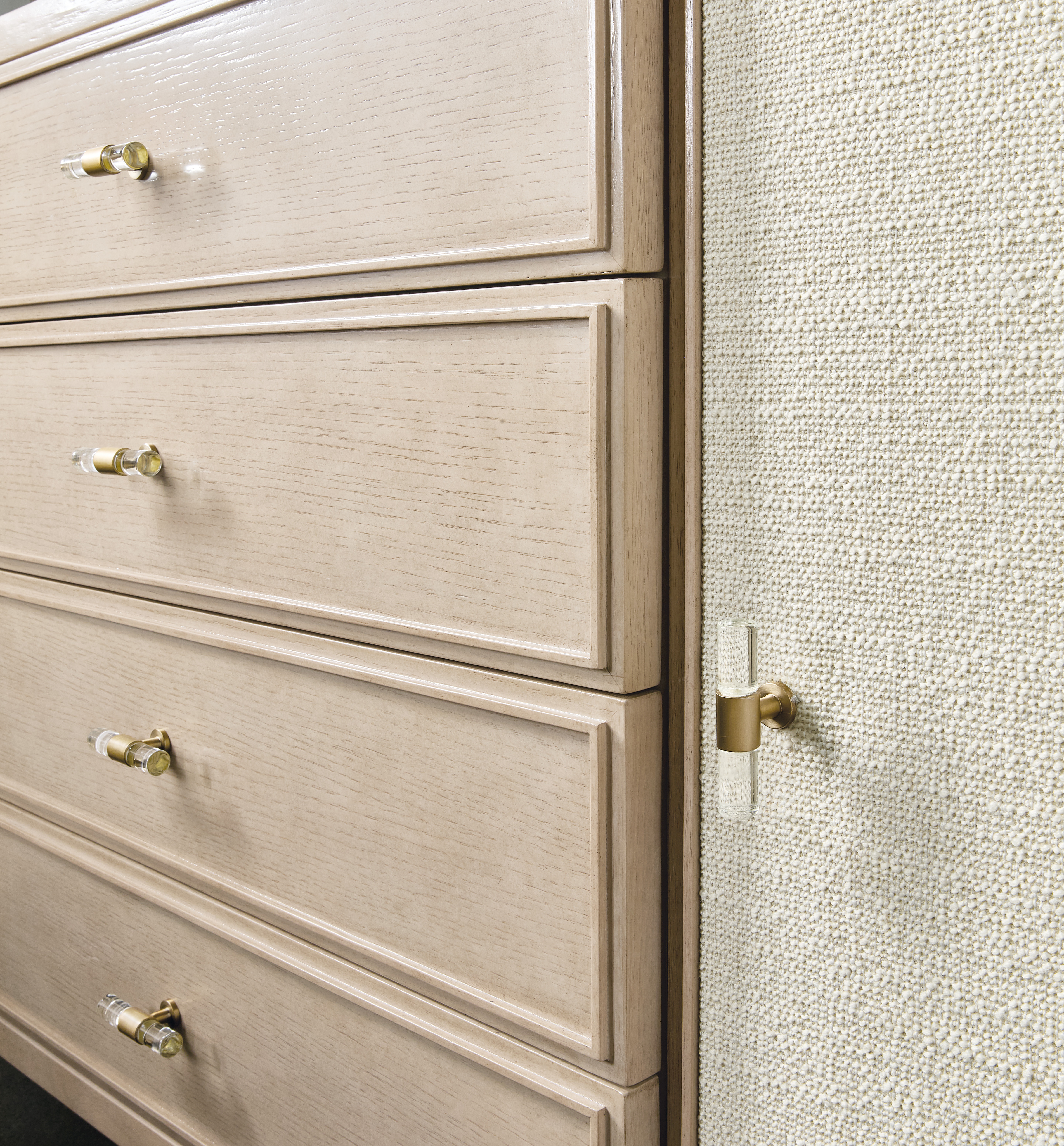 Hooker Furniture Bedroom Melange Be My Guest Dresser 628-90001-80