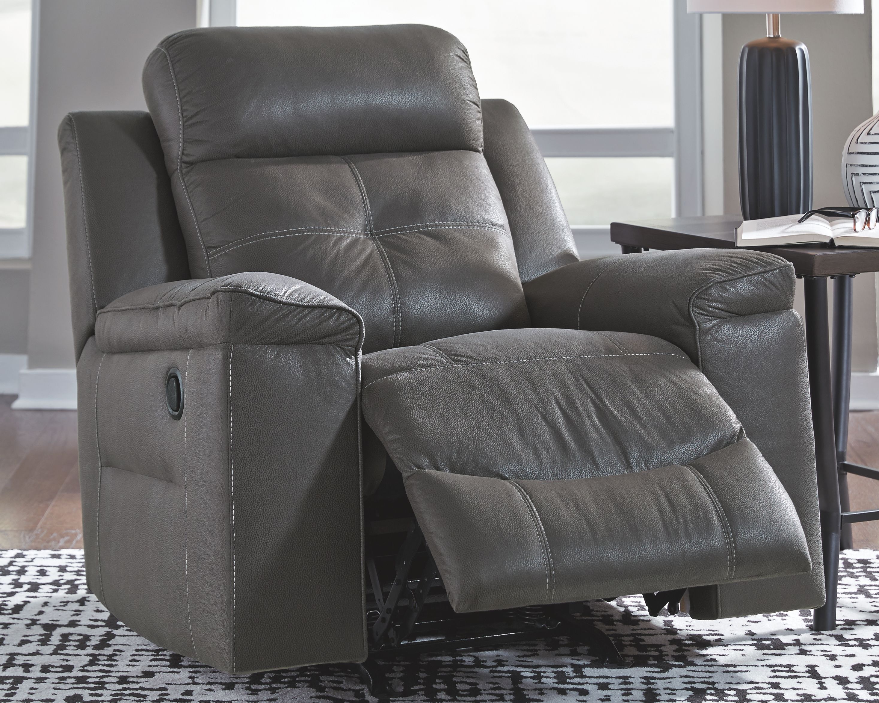 Signature Design by Ashley Living Room Jesolo Recliner 8670525 - Smith ...