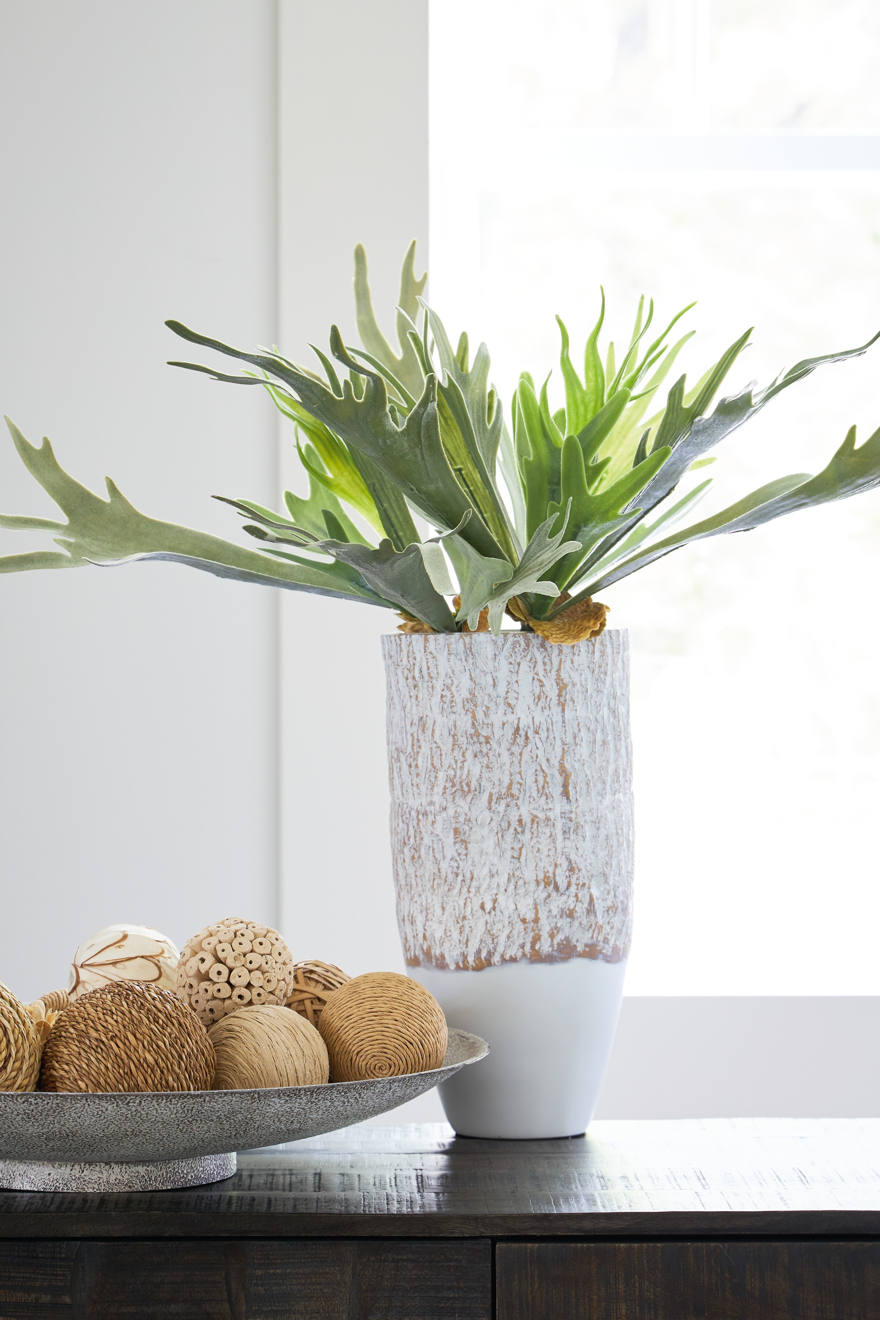 Signature Design by Ashley Home Accents Hannalee Vase A2000545 ...