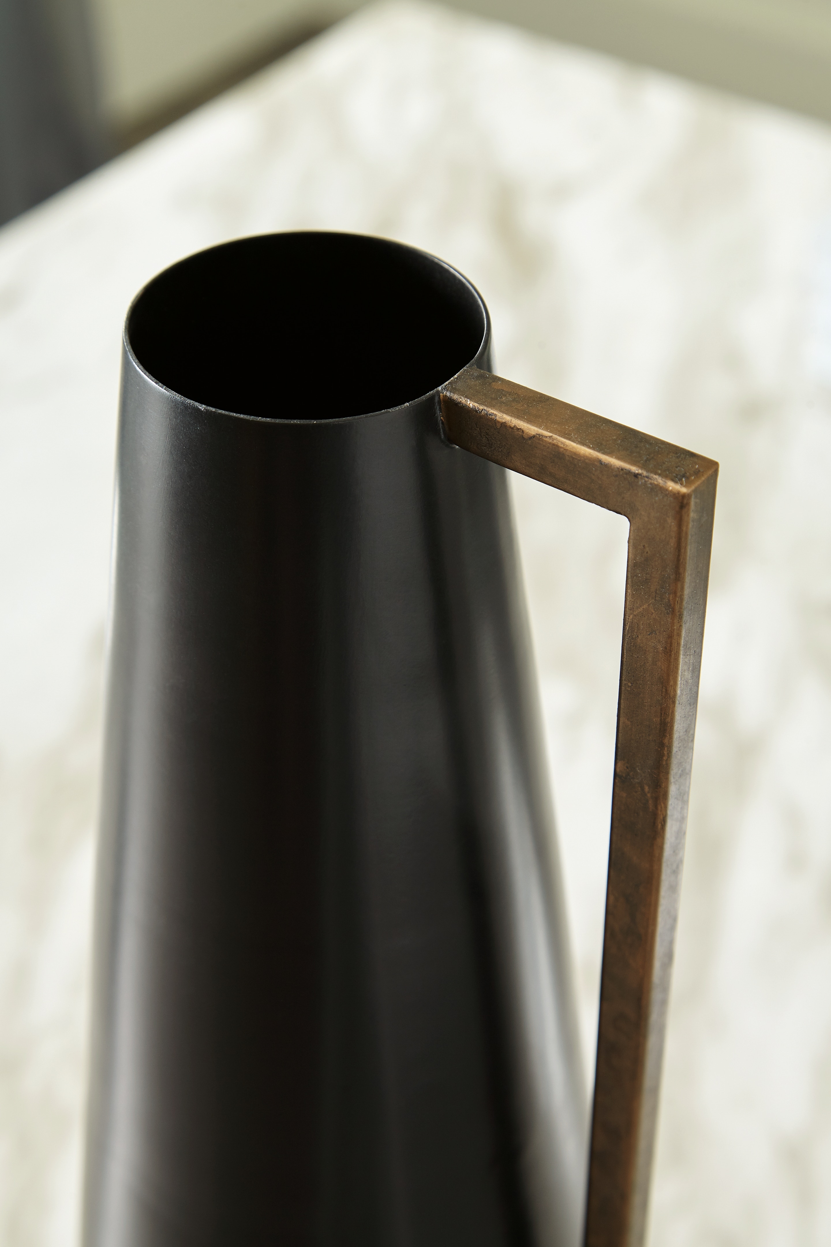 Signature Design by Ashley Home Accents Pouderbell Vase A2000554 ...