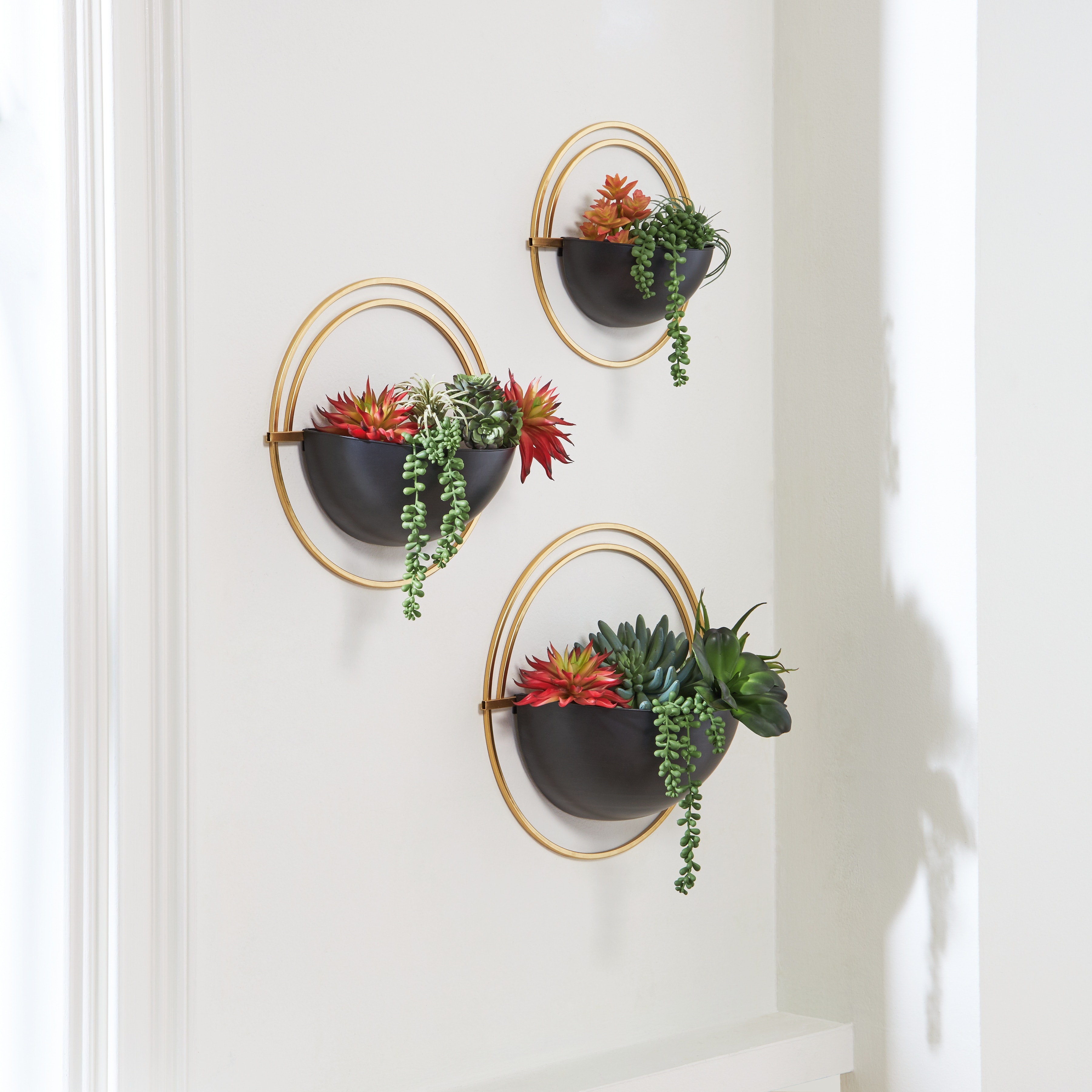 Signature Design by Ashley Outdoor Furniture Tobins Wall Planter (Set ...
