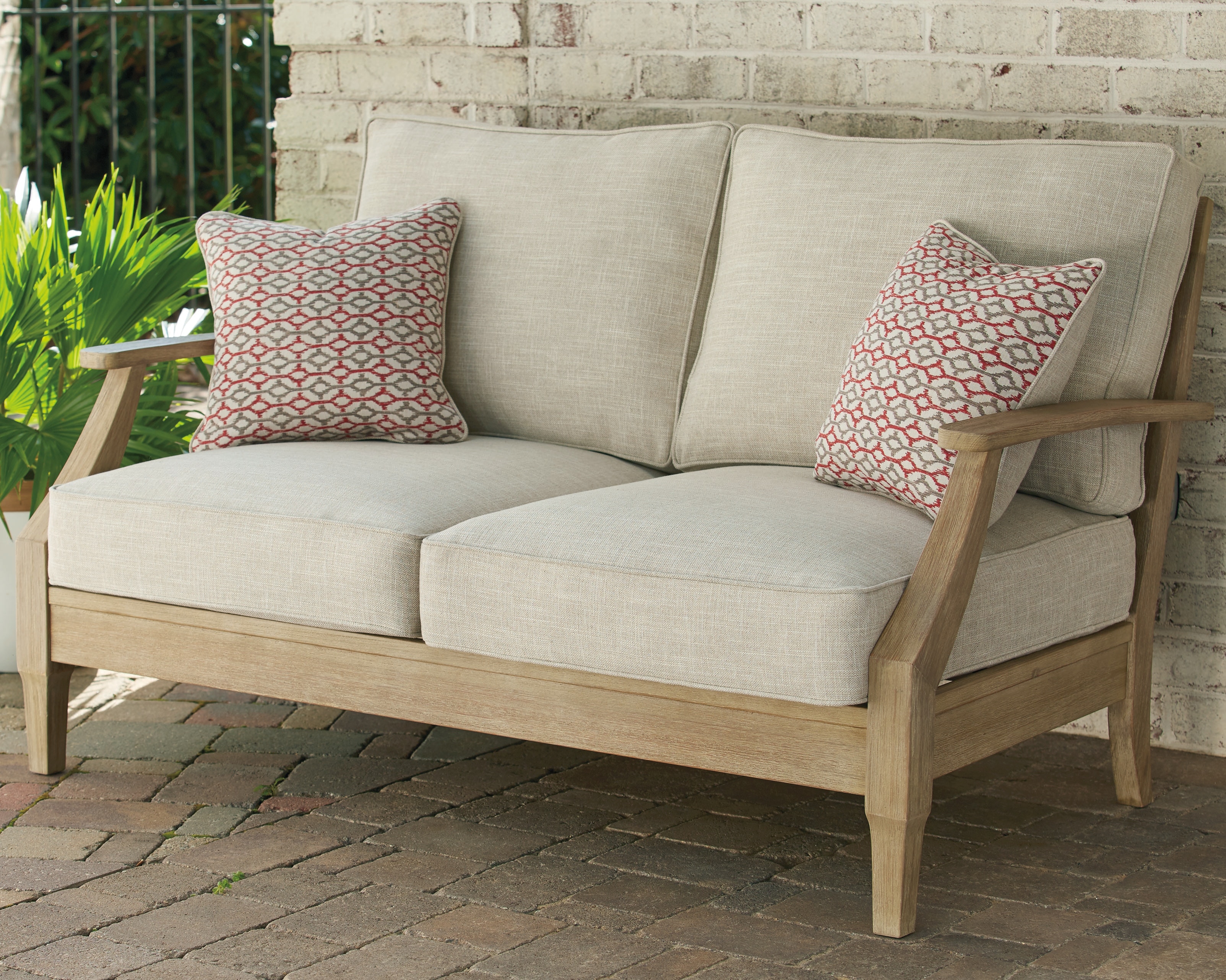 Signature Design by Ashley Outdoor Furniture Clare View Loveseat with ...