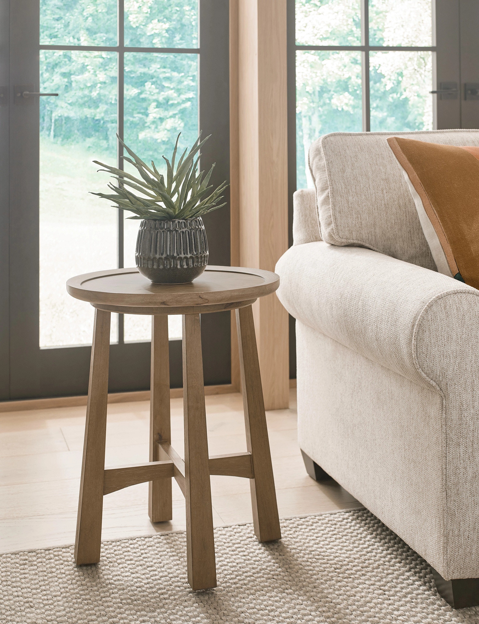 Hammary Living Room Round End Table 263-915 | Hickory Furniture Mart ...