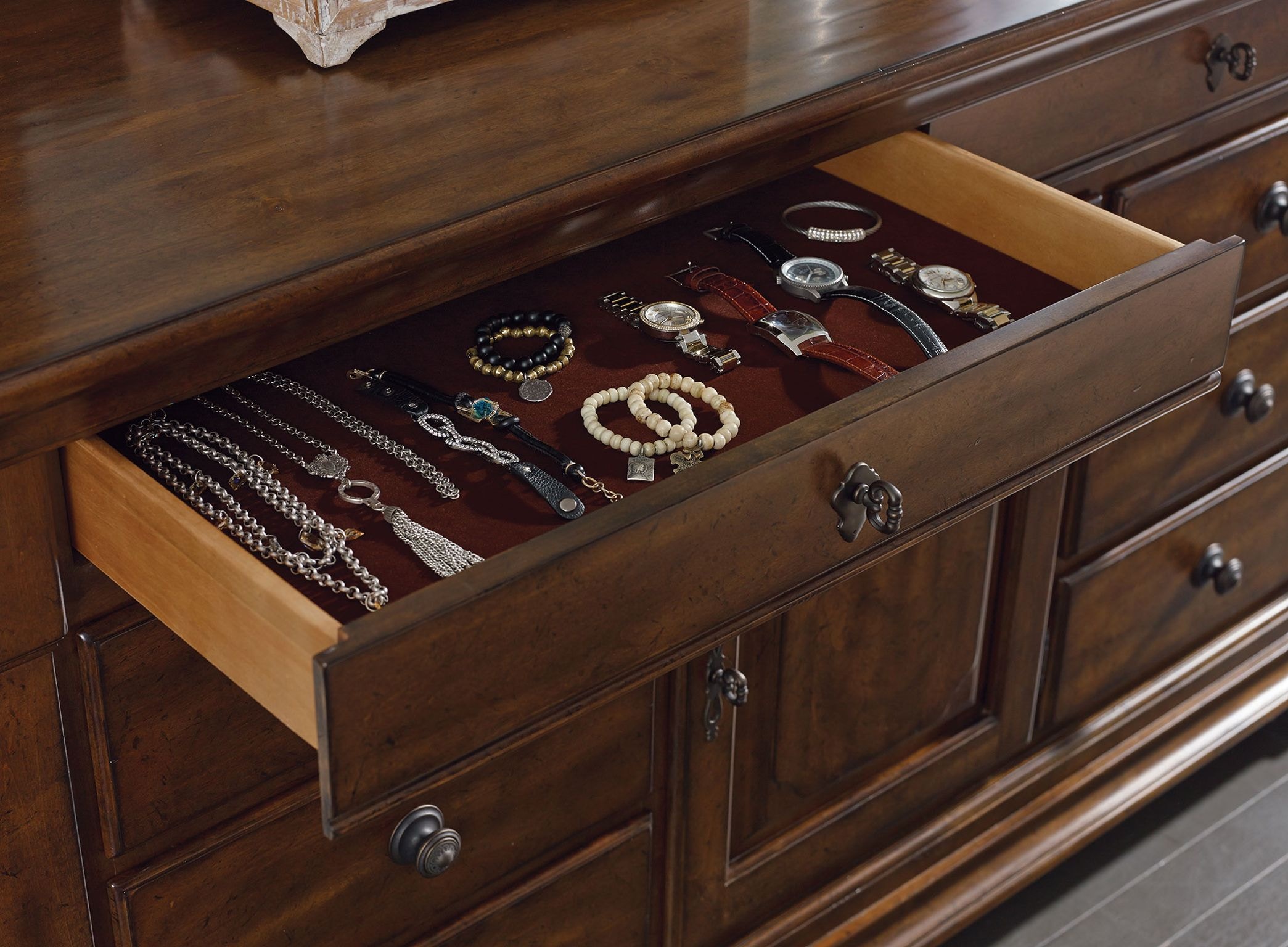 Kincaid Furniture Bedroom Basilica Door Dresser 95 160 King Furniture Holmen WI