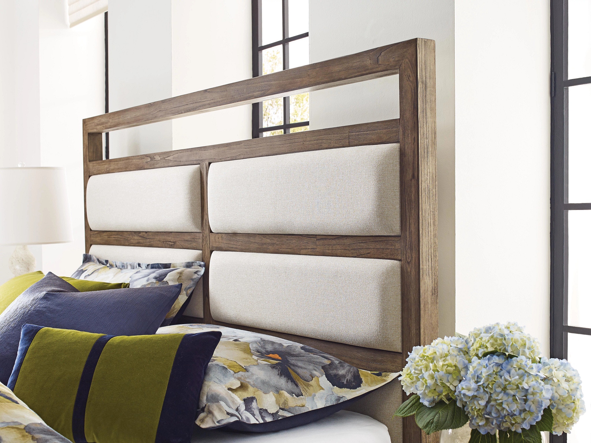 Kincaid Furniture Bedroom Wyatt Upholstered Queen Bed - Complete 160 ...