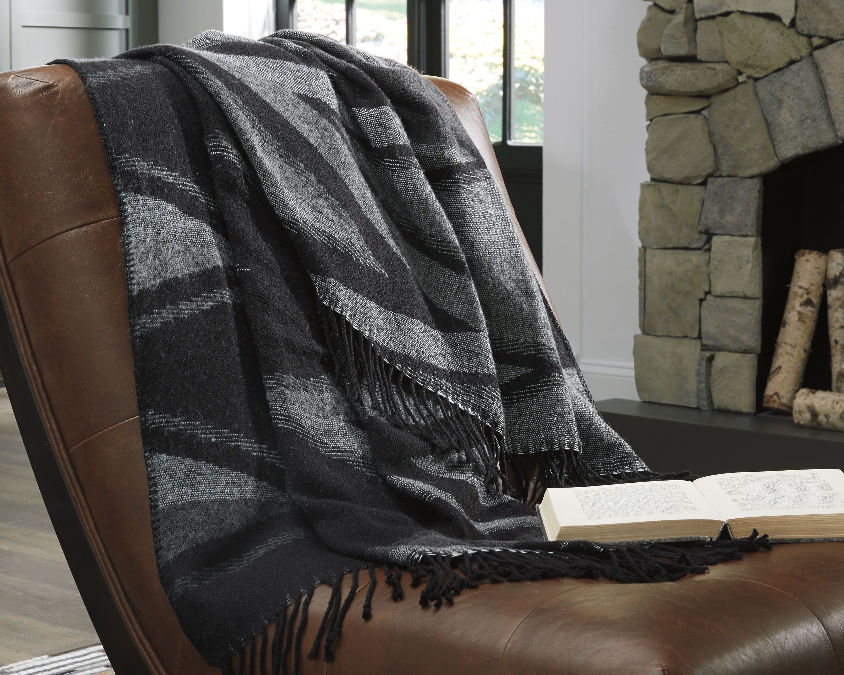 Ashley Cecile Throw A1000552T - Portland, OR | Key Home Furnishings