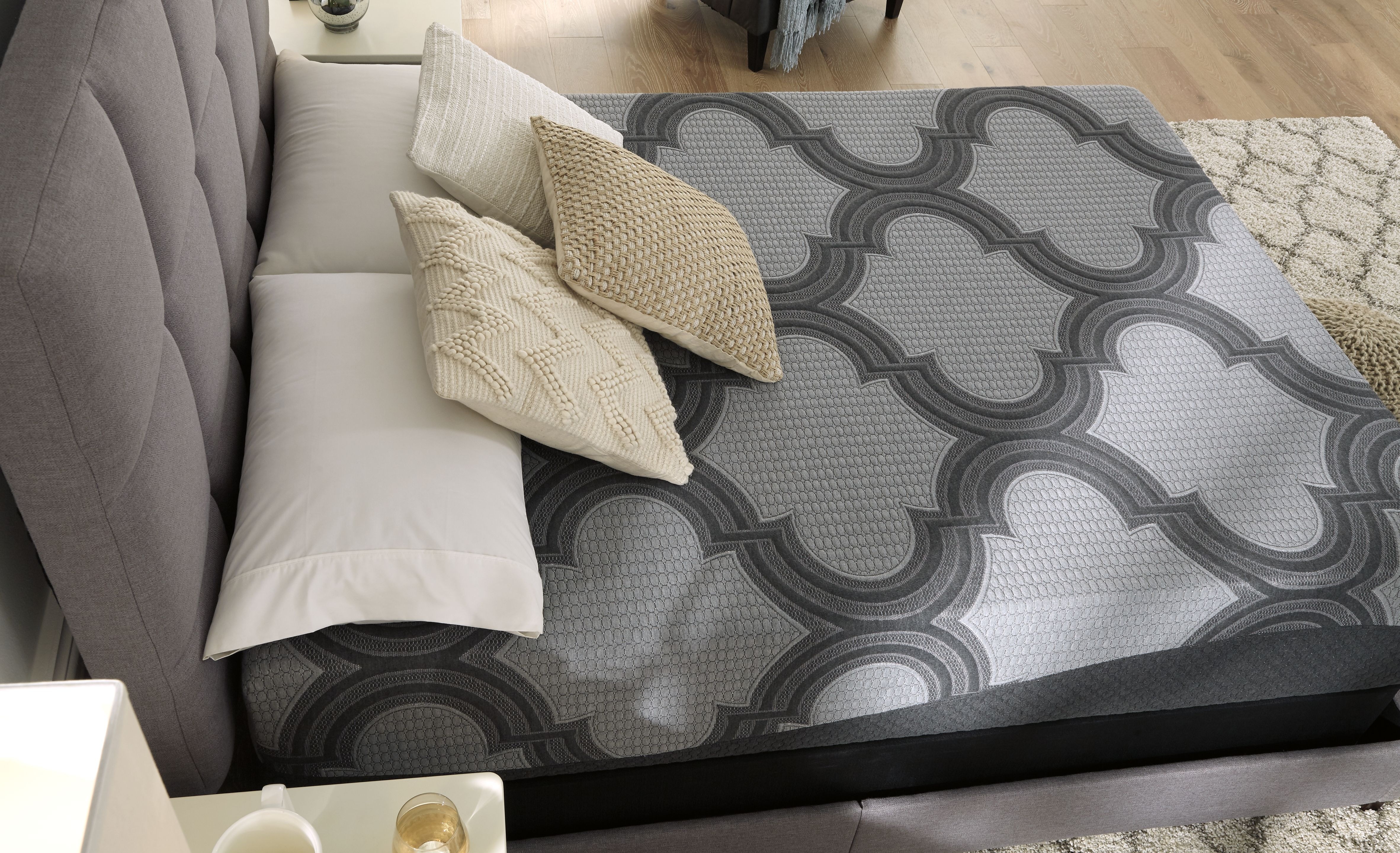 Ashley 1100 Series 2 Piece Queen Mattress and Foundation M52631-M98X32 ...