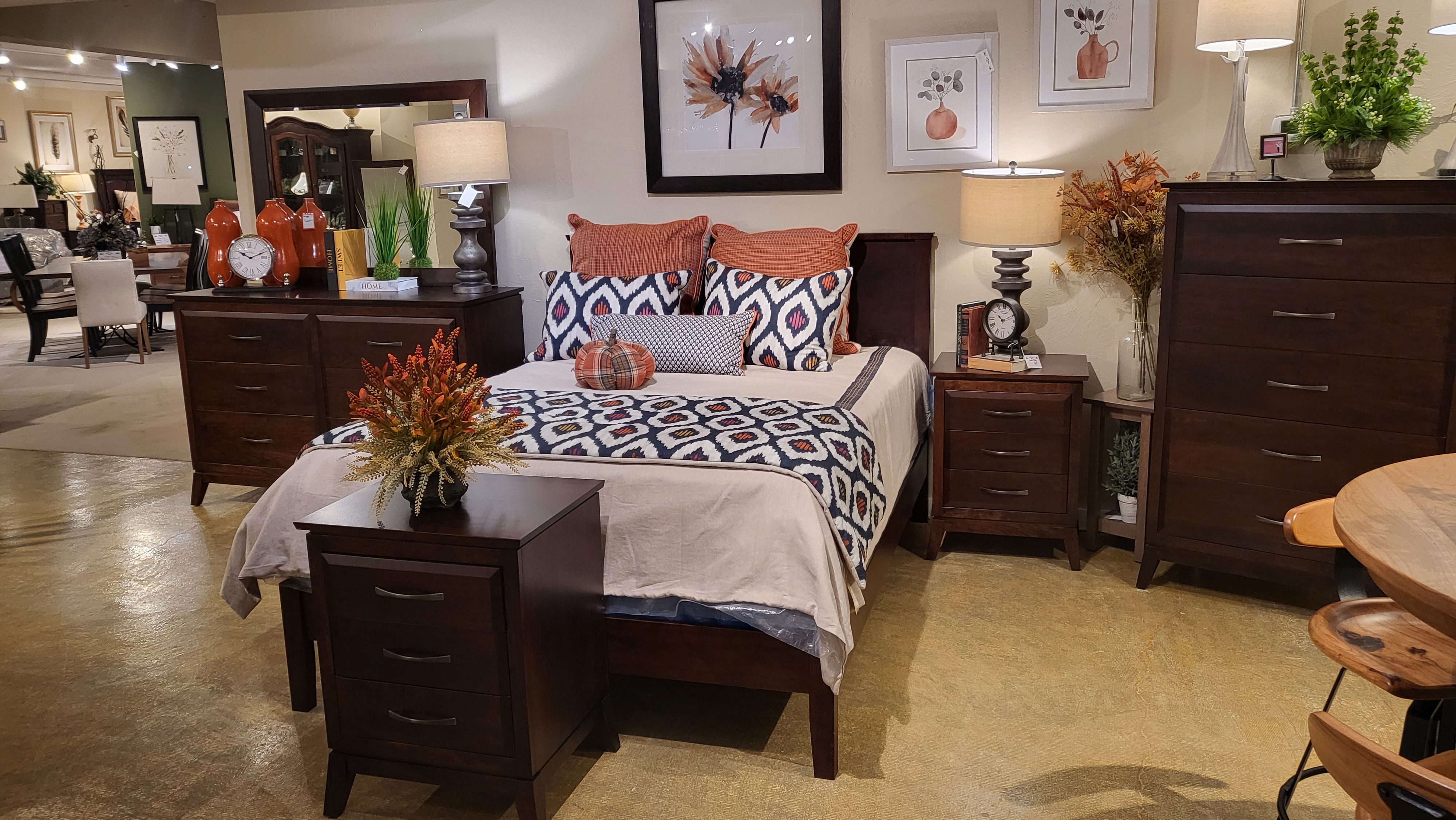 Amish Oak Cherry Clearance Center Bedroom Solid Wood Bedroom Collection in Rustic Cherry Saratoga