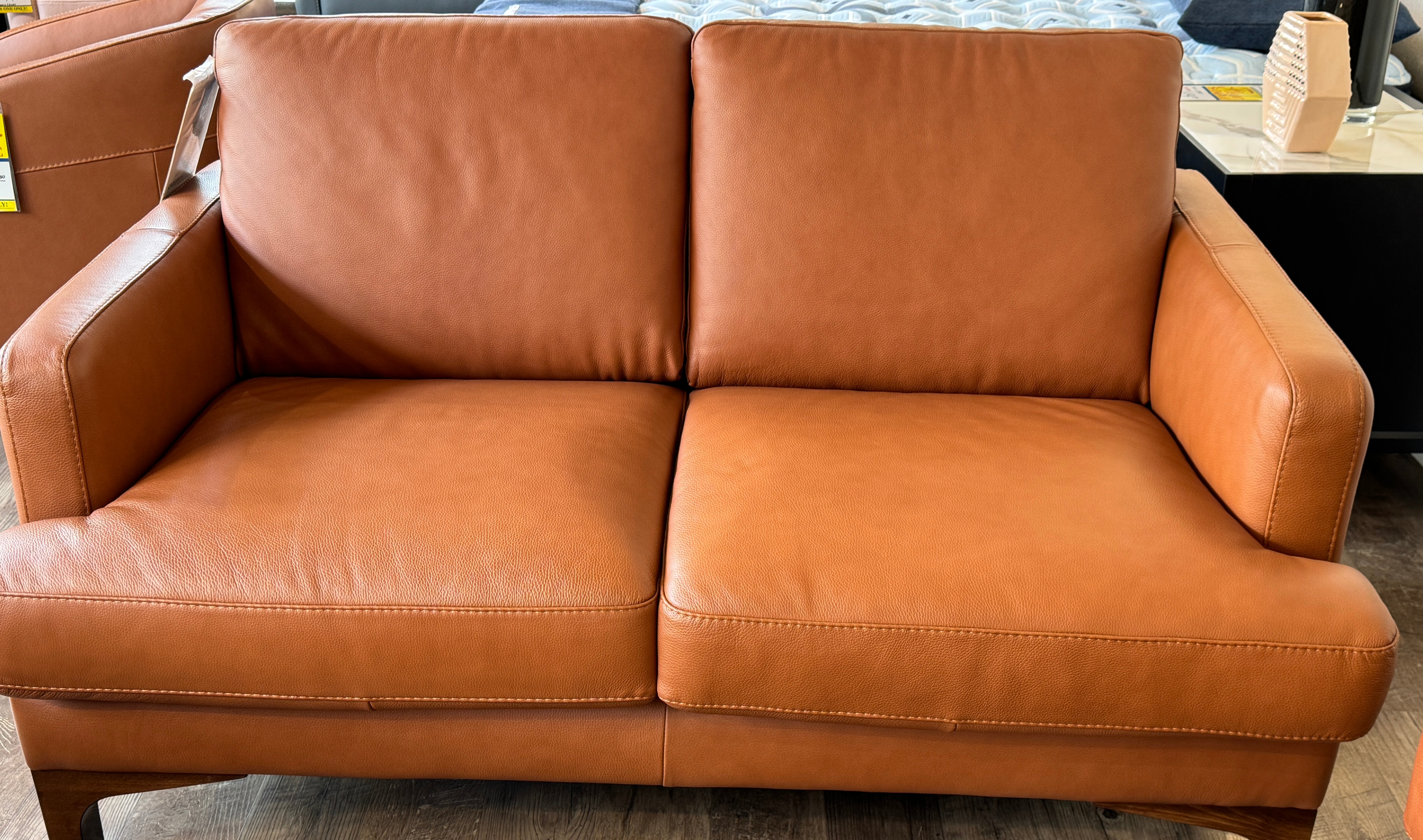Sara settee store