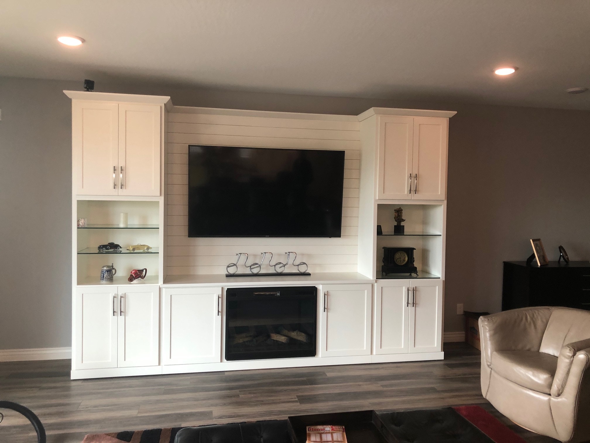 CUSTOM WALL UNITS