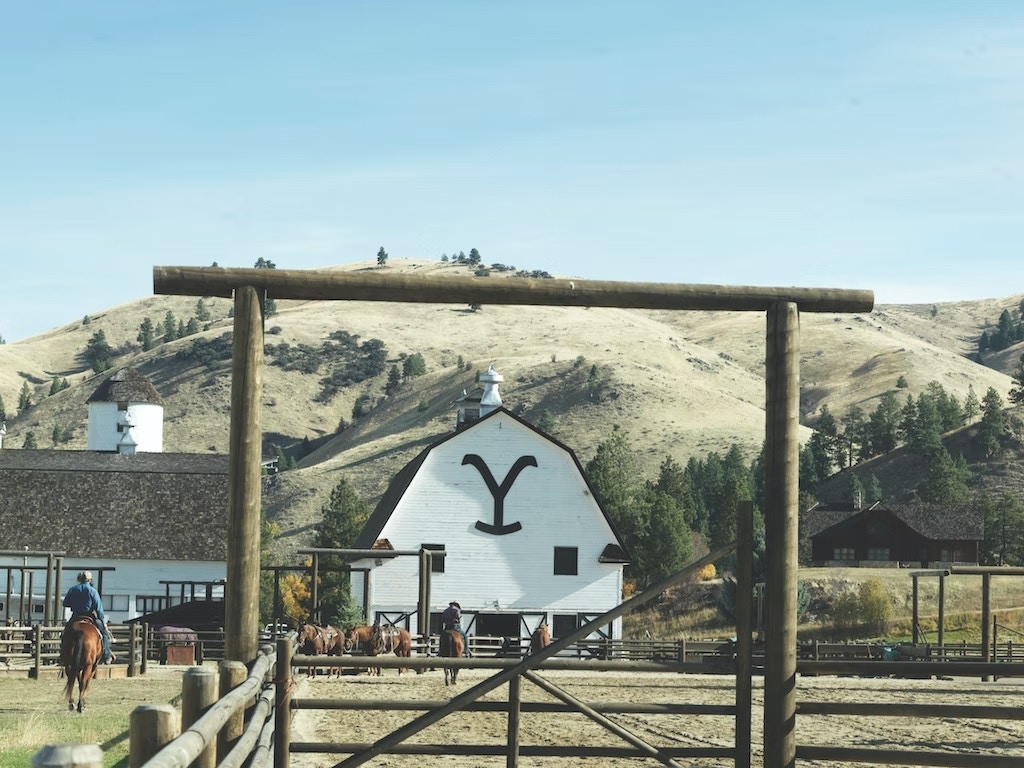 Green Gables Yellowstone Y5505TABLESET Yellowstone Dining Collection