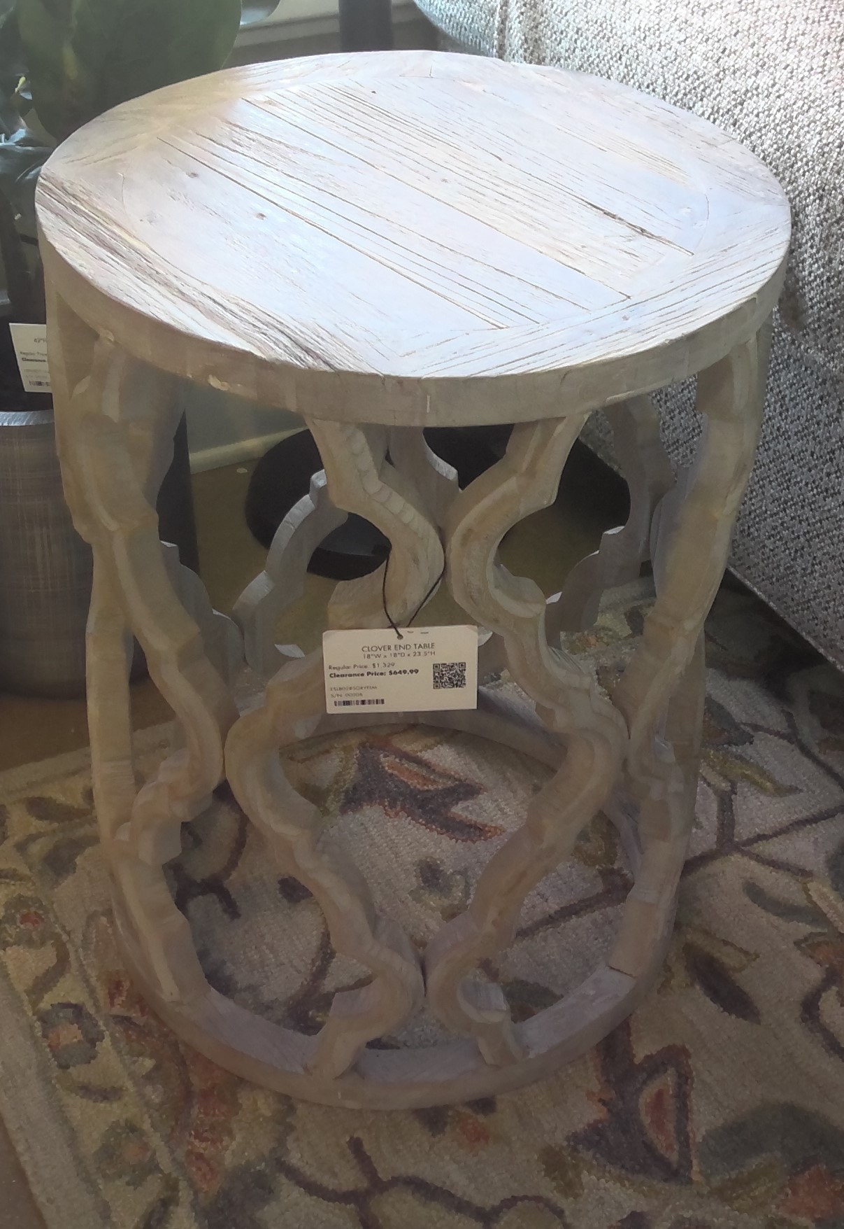 CLOVER END TABLE