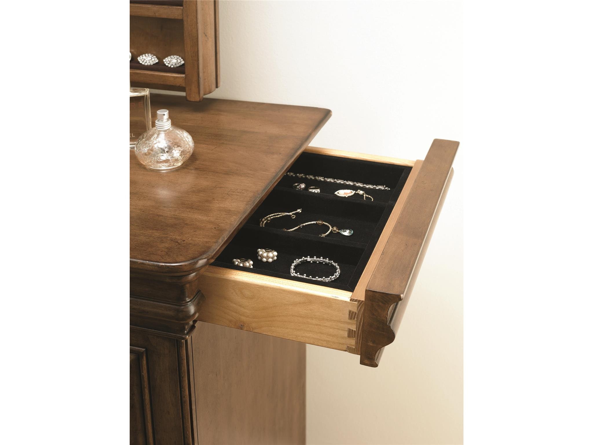 Universal Furniture 71040 Bedroom Drawer Dresser